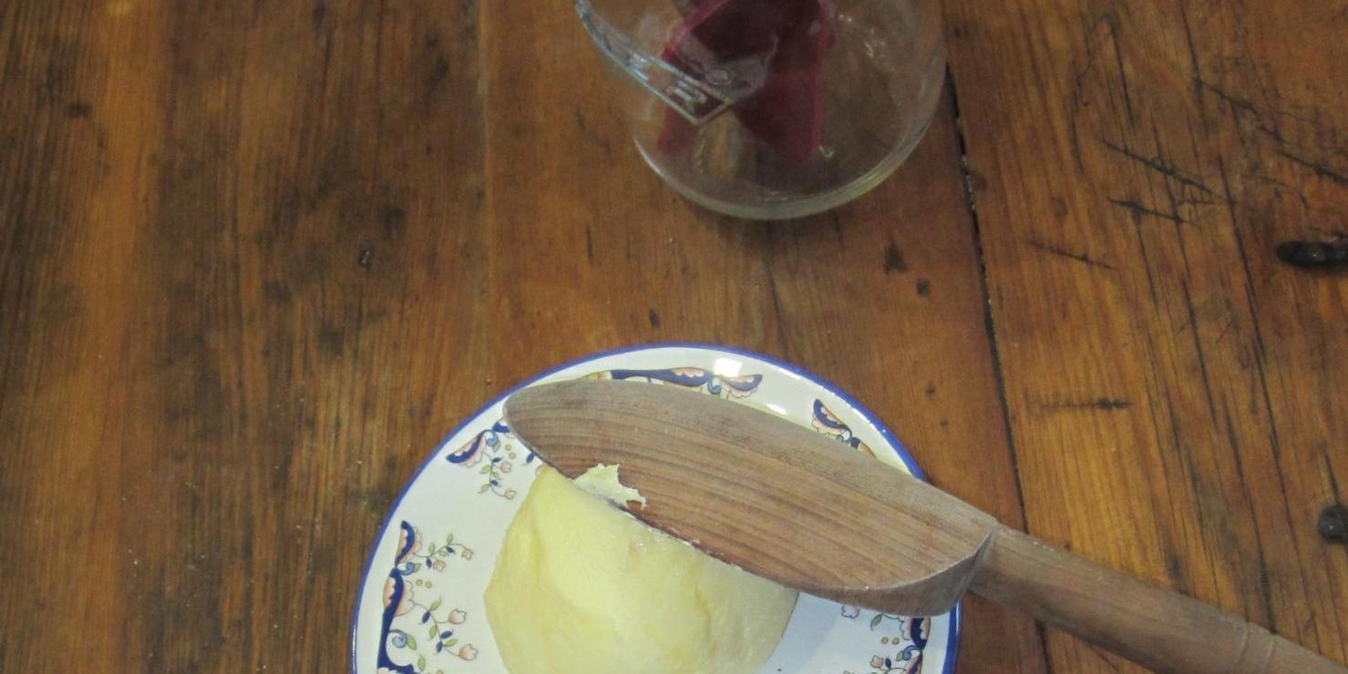 Fabrication du beurre à la baratte - Réseau des musées de Normandie